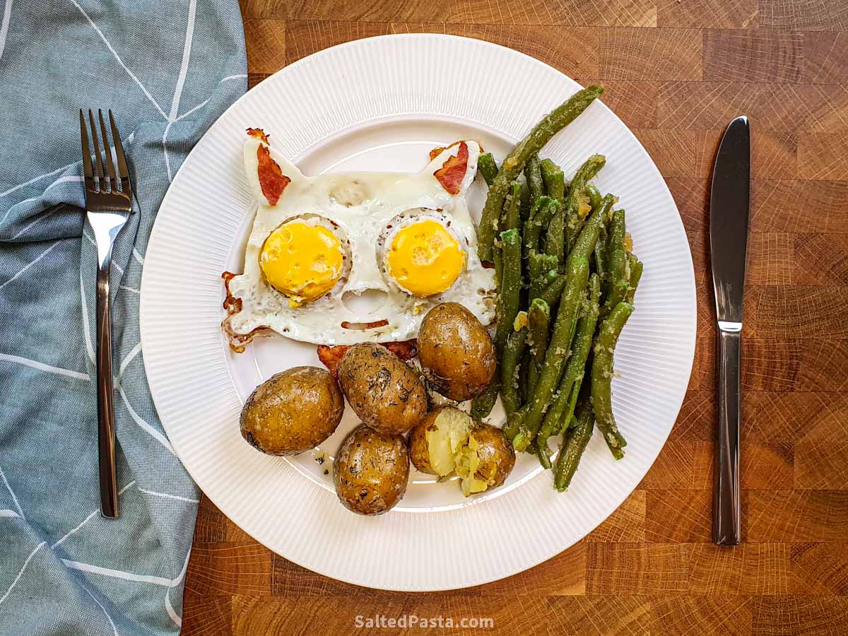 Fried eggs for the biggest fussy eaters - SaltedPasta